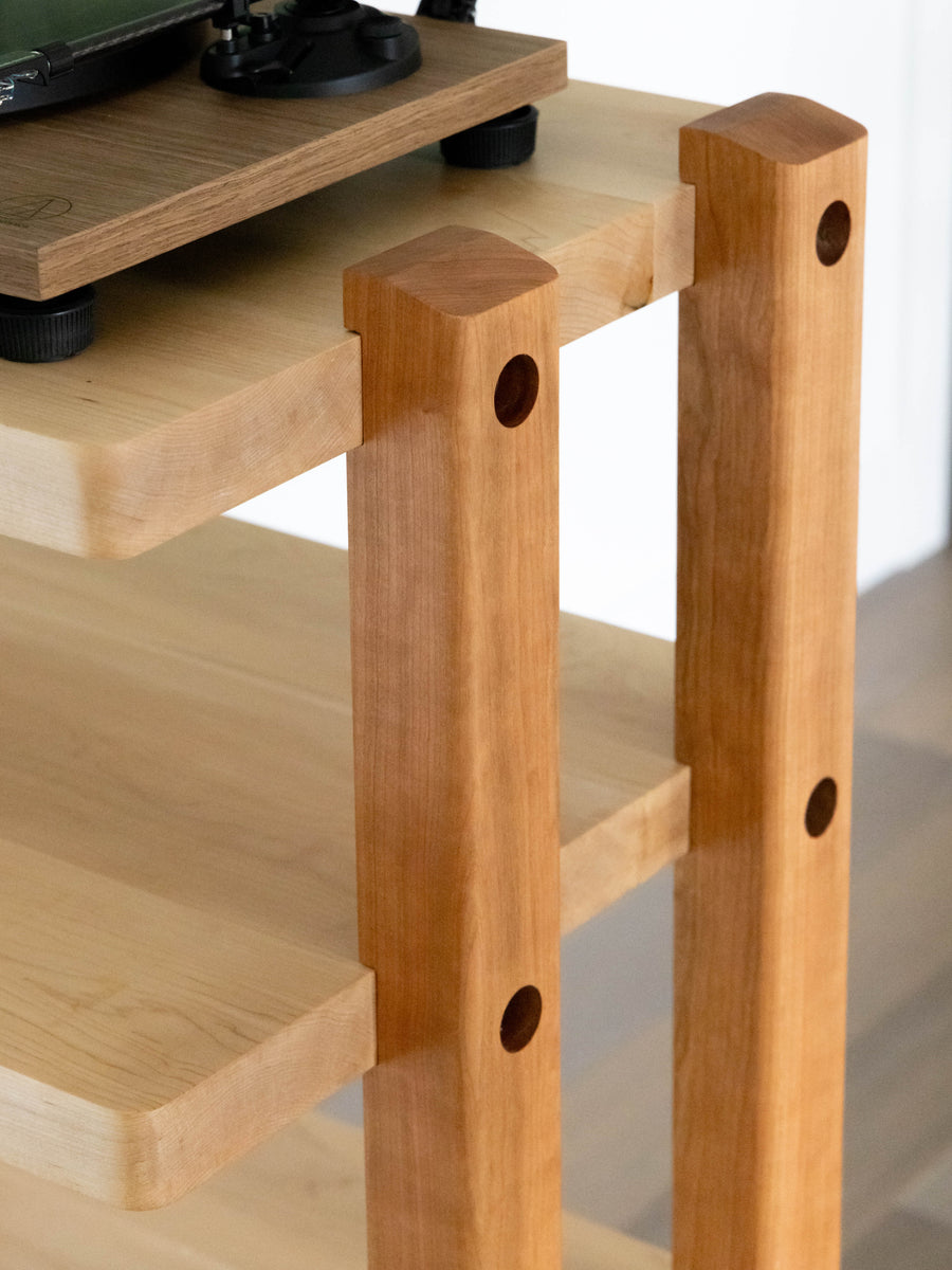 ECHELON HD Audio Rack – Maple Shelves & Cherry Legs – Deep Lake Audio